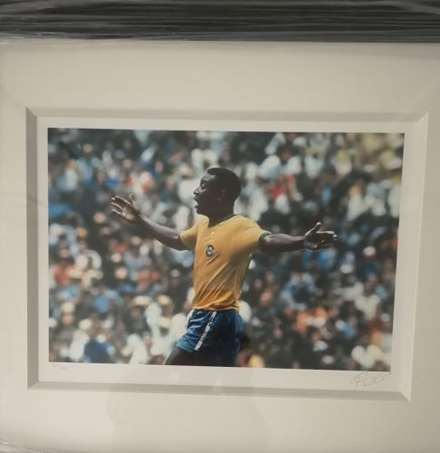 Pele Signed Photo - Signed Memorabilia 4U